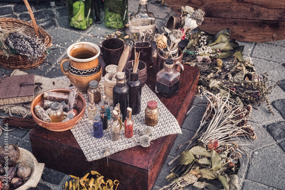 vintage solutions and magic potions plants foto de Stock | Adobe Stock