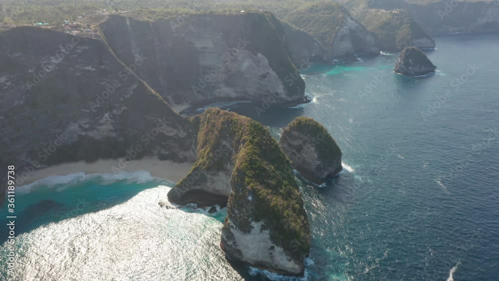 Rocky Shore in Nuda Penida and Its Sparkling Waters on the Kelingking ...