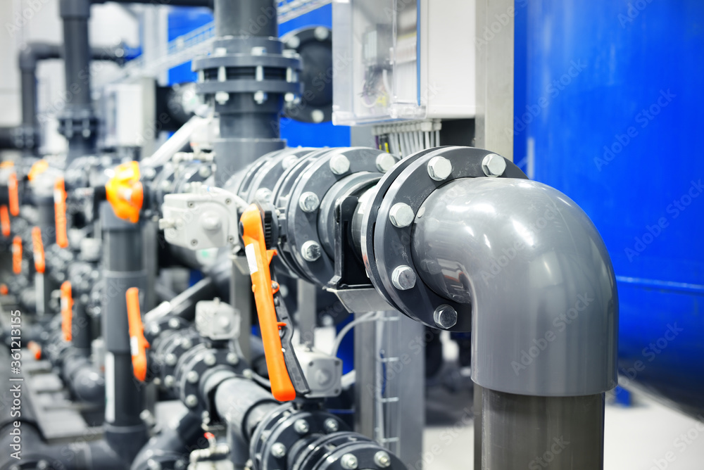 Foto de PVC pipeline an industrial city water treatment boiler room ...