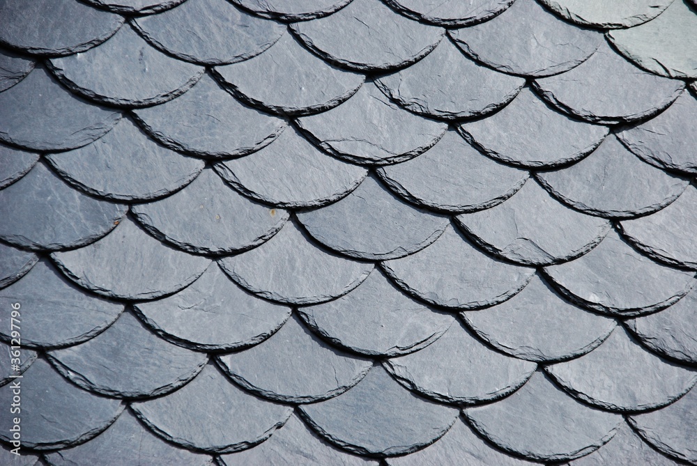 Round slate shingles,beautiful detailed slate roof.The slates rounded ...