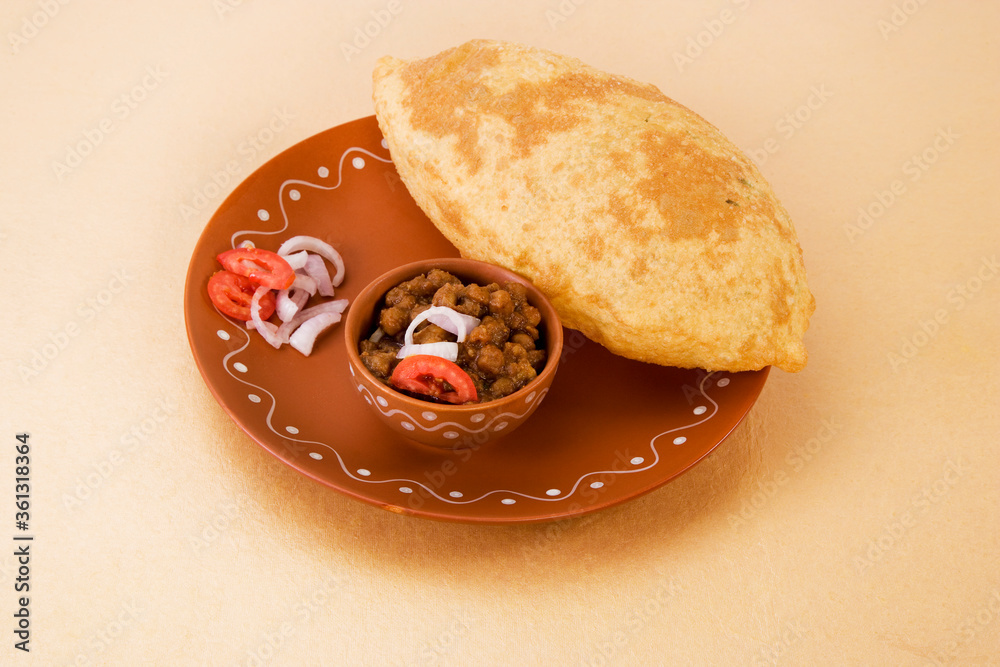 Channa Masala with Puri or Kabuli Chana with bhutara or spicy Chole ...