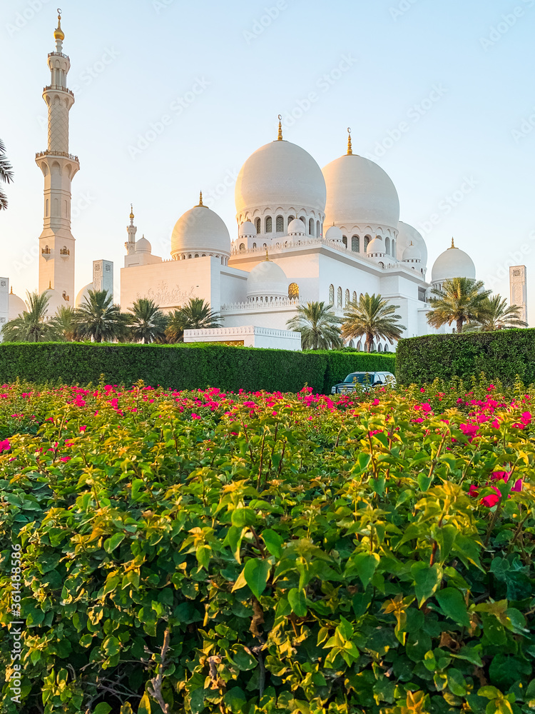 sheikh zayed frand mosque in abu dhabi, unique architecture intended by ...