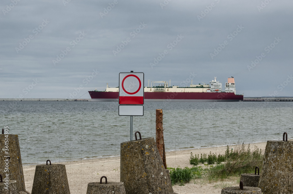 LNG TERMINAL AND TANKER - Fence and no entry sign on the seaport Stock ...