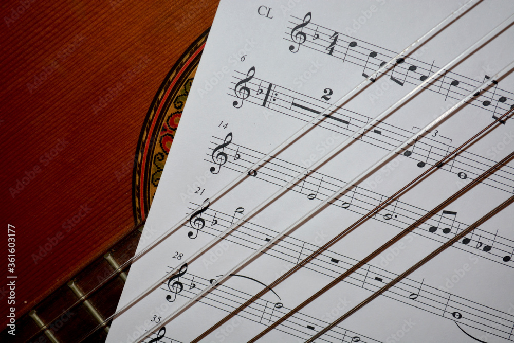 spartito musicale e chitarra strumento a corde note musicali musica ...