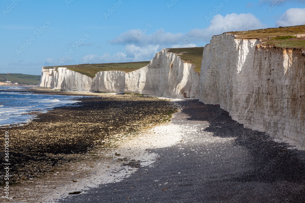 Beach and cliff at the white cliffs of Dover on the English coast ...