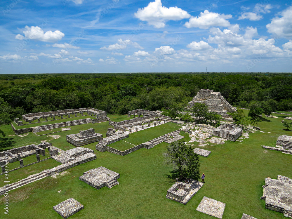 Foto de Sitio arqueologico de ciudad Maya Mayapan en yucatan mexico do ...