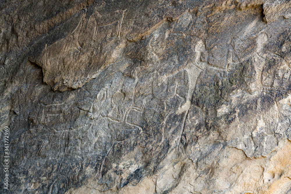 Foto de Ancient rock carvings petroglyphs in Gobustan National park ...