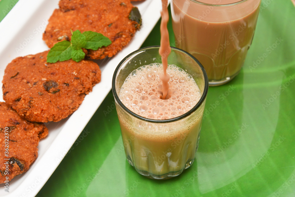Fotka „Indian milk tea or Chai and Parippu vada , Dal vada Kerala tea ...