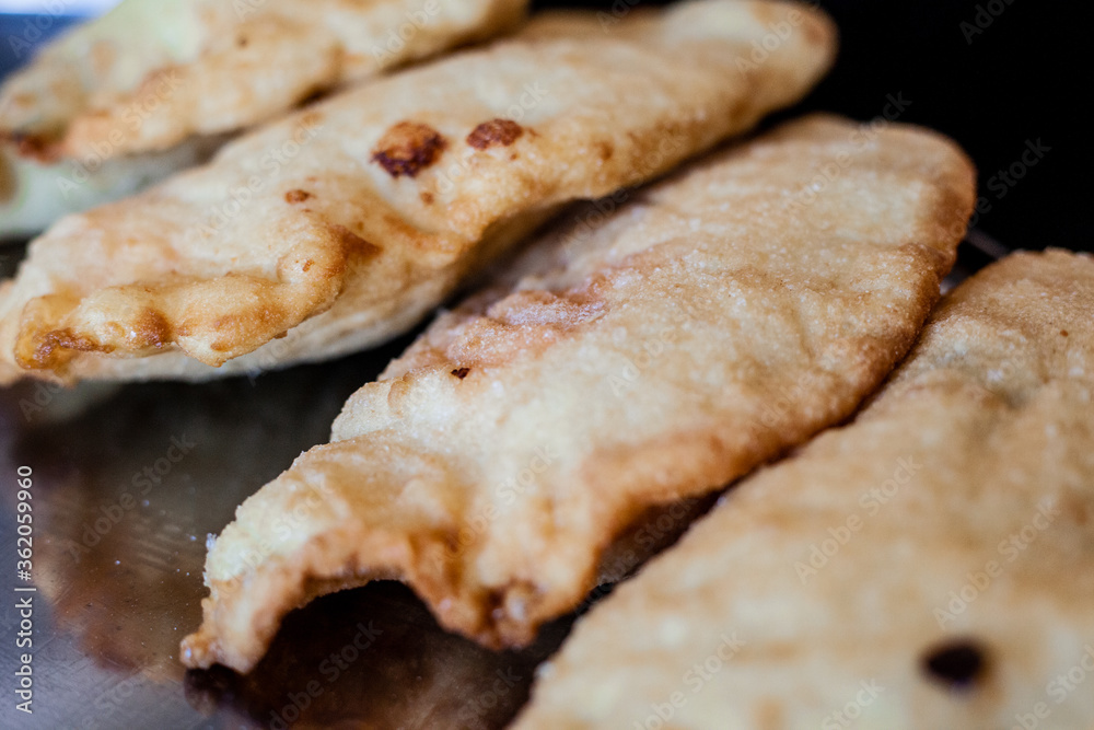 Pizza, pasta e rustici. Calzone fritto napoletano. Rustico tipico della ...