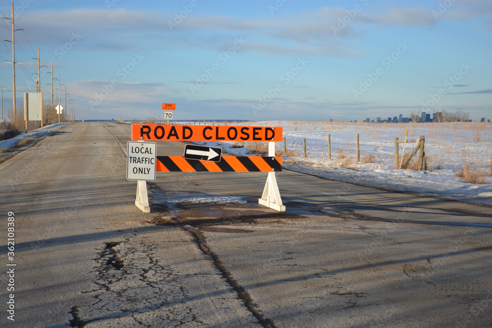 Road Closed Sign - Local Traffic Only Sign On Rural Road Stock Photo ...