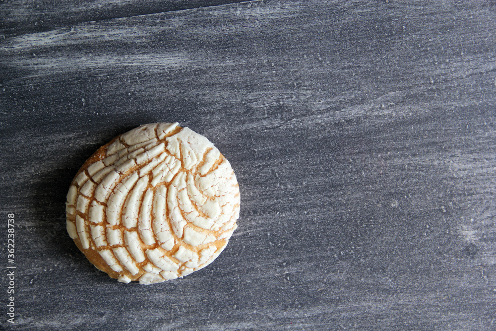 Pan dulce mexicano, concha de vainilla concha de chocolate Stock Photo ...