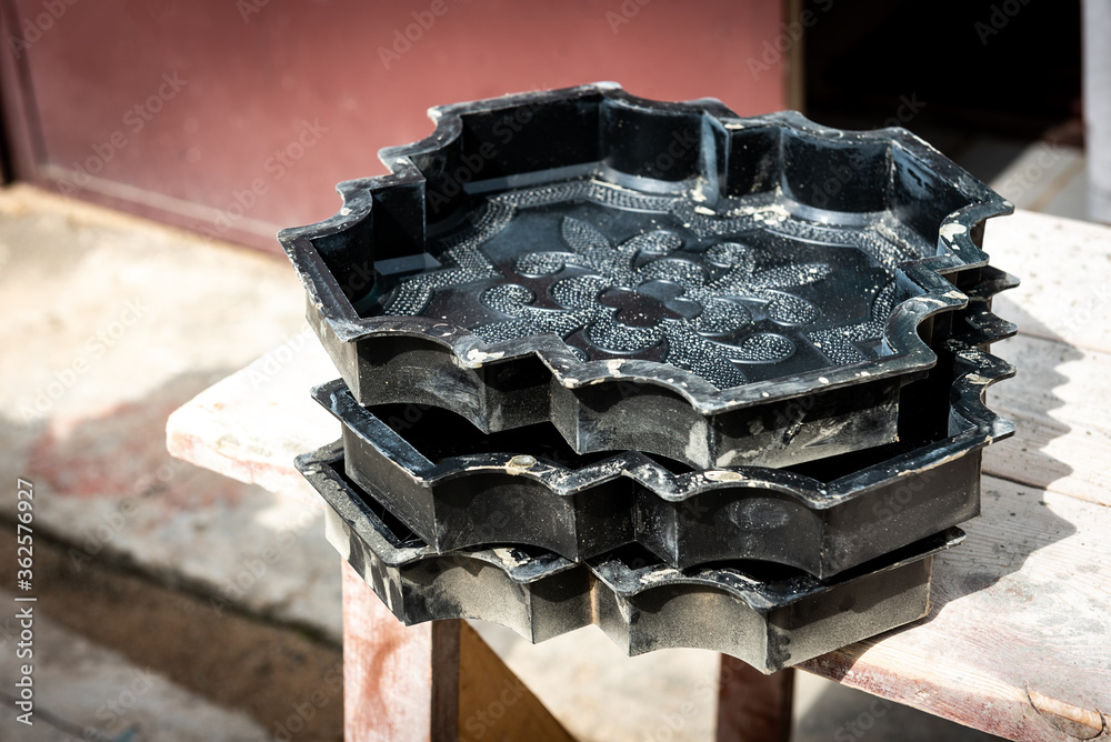 Production of concrete paving slabs at home. Forms for paving slabs ...