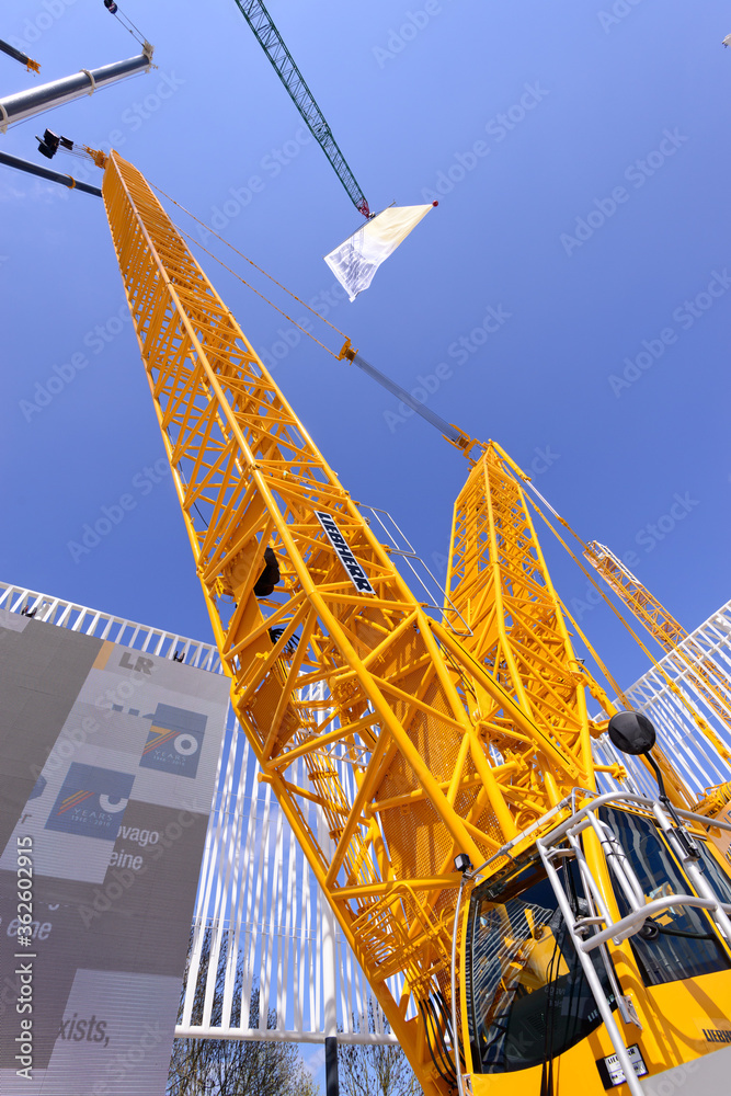 Foto de liebherr crawler crane LR 1500 shown at the bauma in munich ...