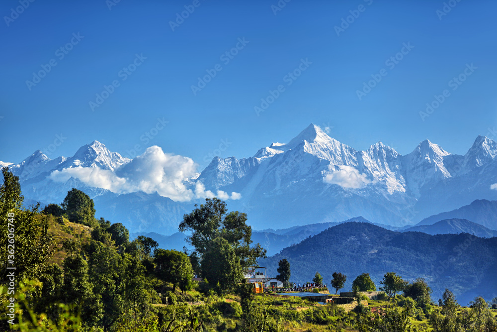 Beautiful landscape of Himalayan snow mountains from Chaukori ...