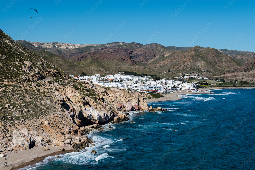Vista del paisaje costero de Las Negras en el Parque Natural de Cabo de ...