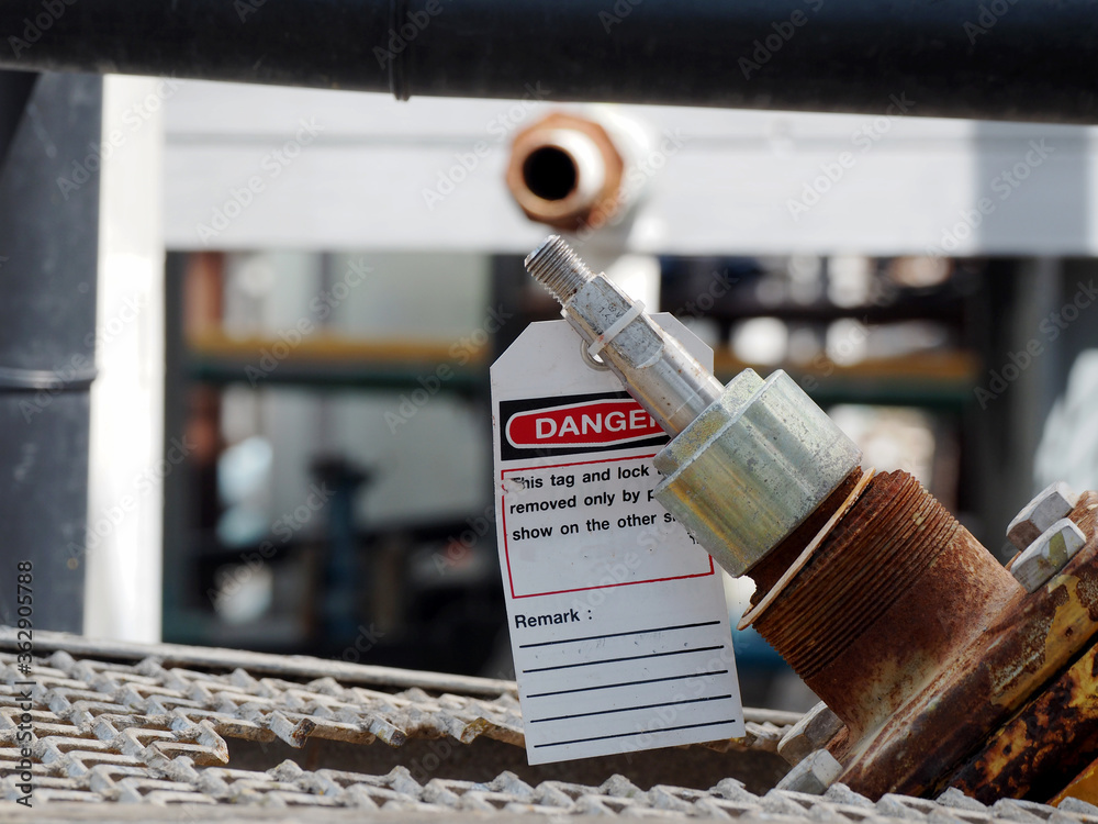 Foto de gas process valve isolation lock out tag out,Lock closed,Lock ...