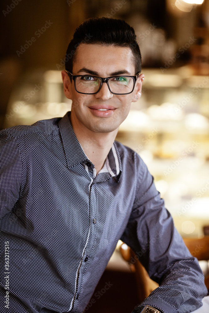 Foto de LGBTQ community lifestyle concept. Young homosexual man sits at ...