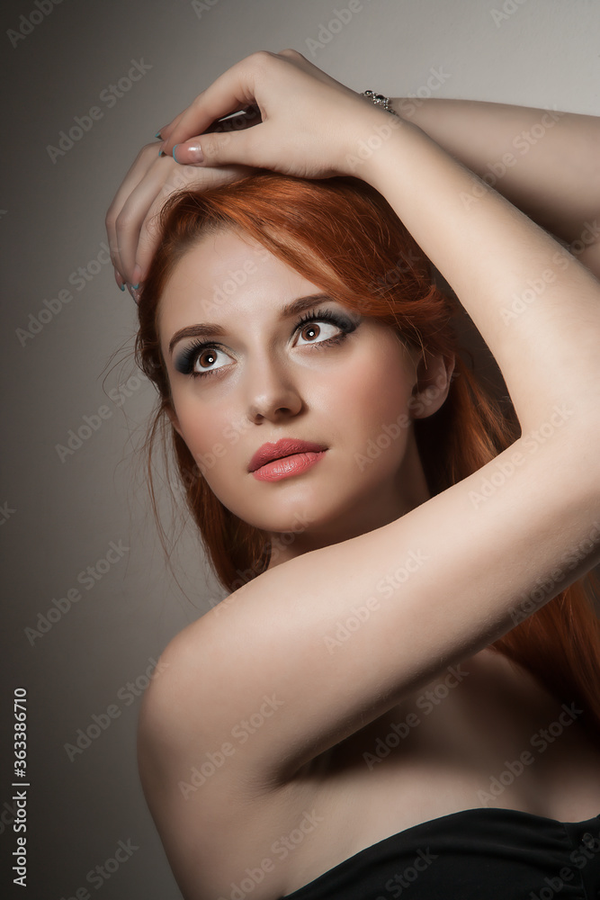 Beauty portrait of female face with natural skin, hands on shoulder ...
