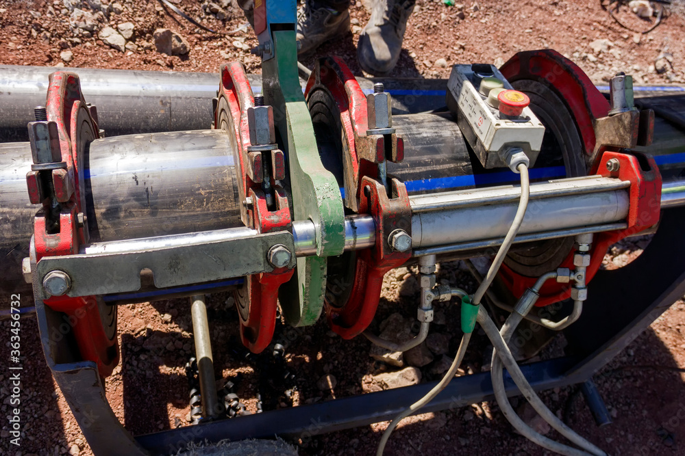 Polyethylene welder preparation for welding to pipes with polyethylene ...