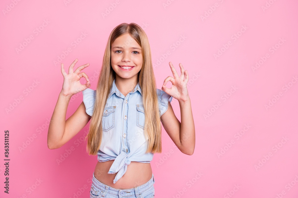 Portrait of her she nice attractive pretty lovely cute cheerful cheery ...
