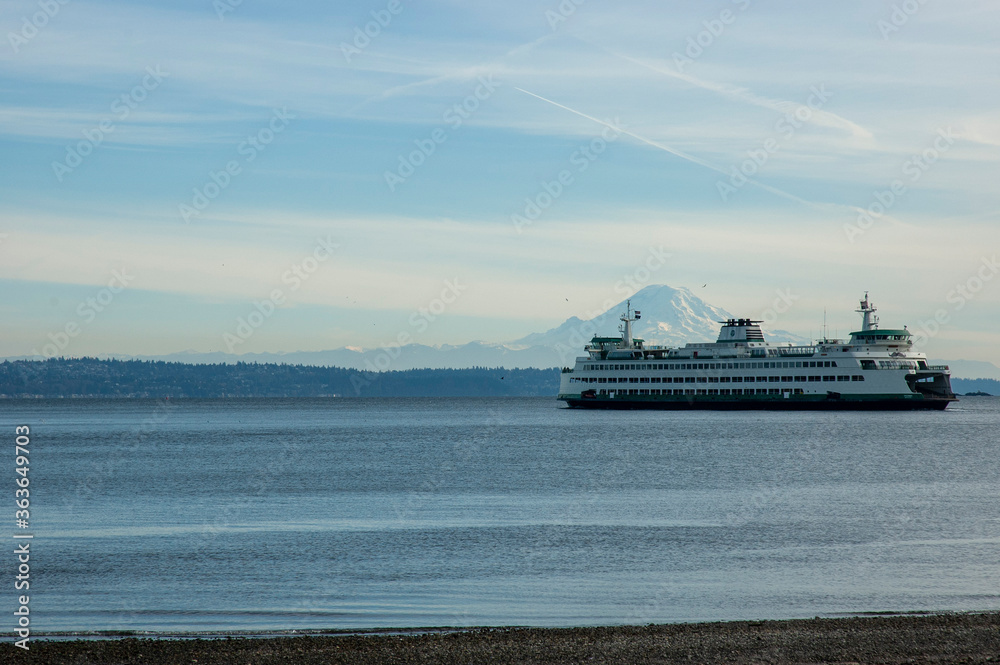 Bainbridge Island ferry in Puget Sound against backdrop of Mount ...