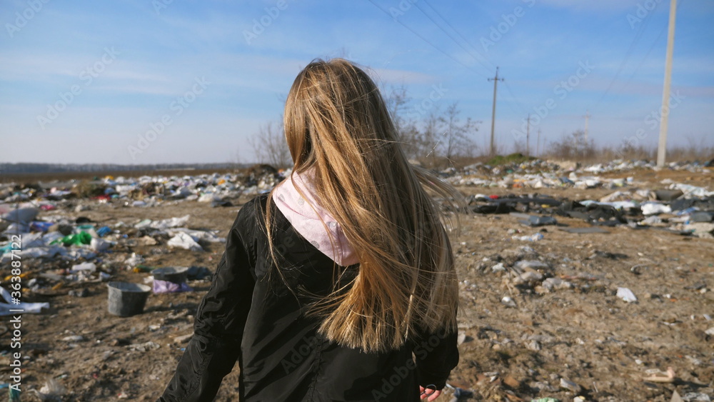Fotografia do Stock: Close up of small female kid with long blonde hair ...