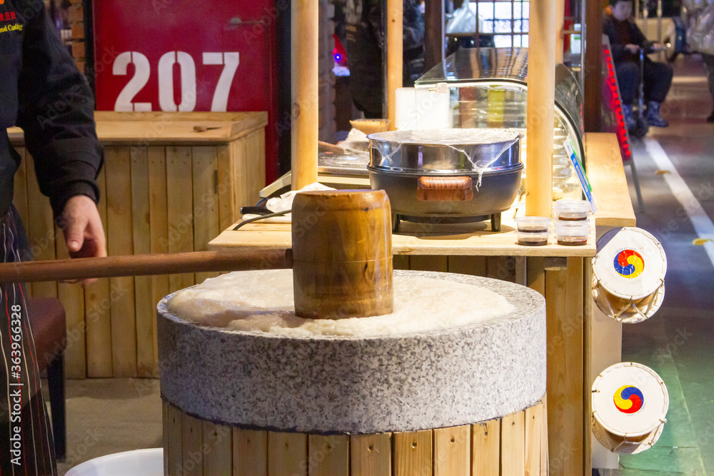 Making Korean Glutinous Rice Cake, dagao, traditional food of Korea ...