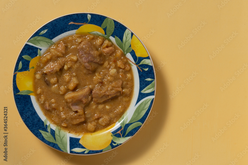 Locro, comida tracional argentina, plato típico para el día frío. Stock ...