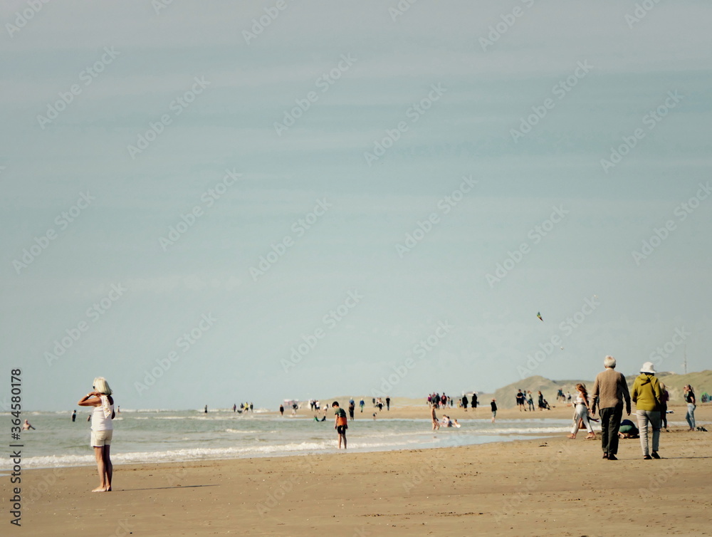 Menschen am Strand Stock Photo | Adobe Stock