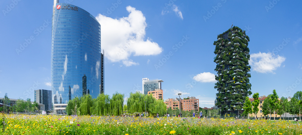 Milano, Italy. The iconic Unicredit tower and the Bosco Verticale ...