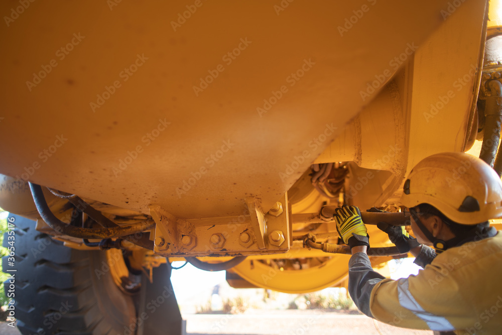 Safety workplace pre operation checklist motor vehicle mechanic ...