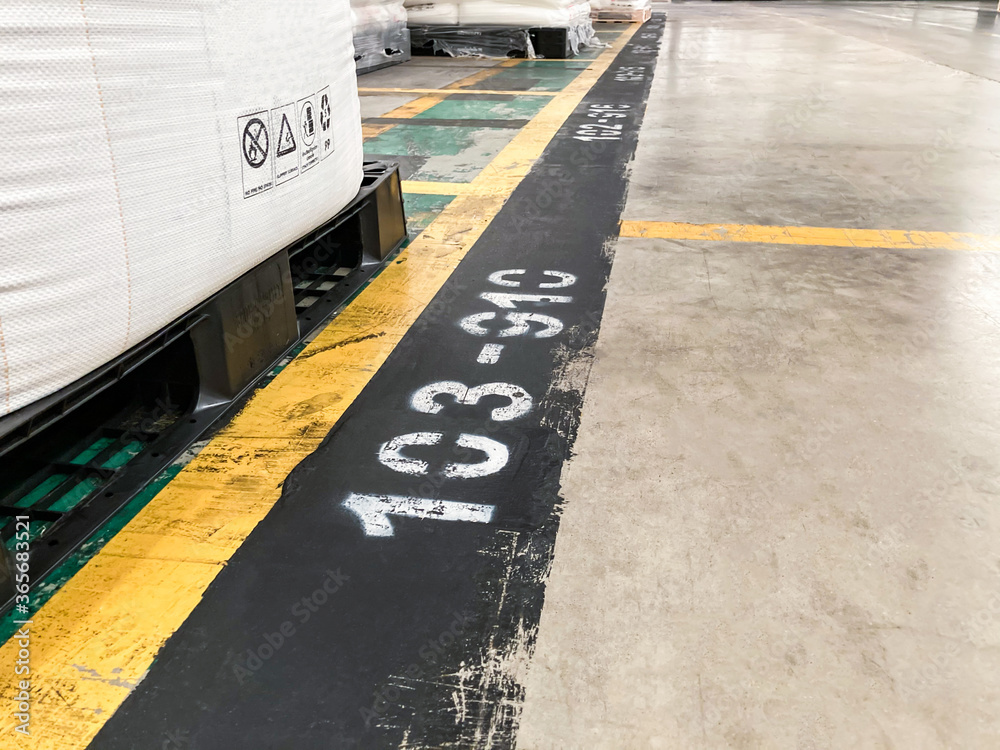 Foto Stock Line and number on the floor which use to identify the ...