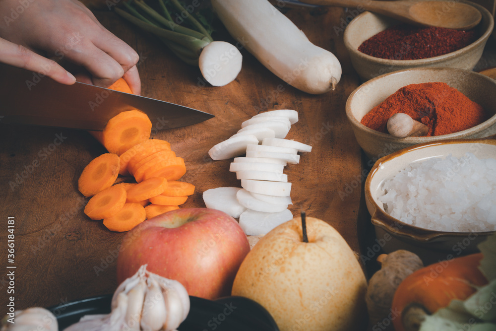 Asian women wearing Korean traditional costumes (hanbok) are mixing ...