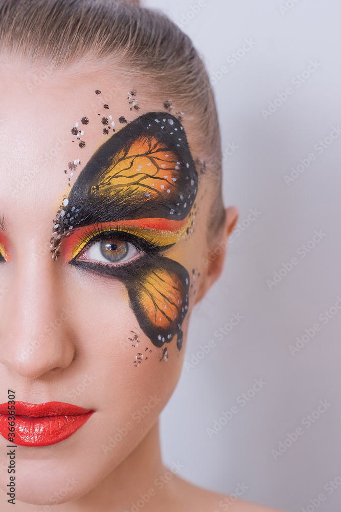 Fotka „Step-by-step instructions on how to make a bright art makeup for ...