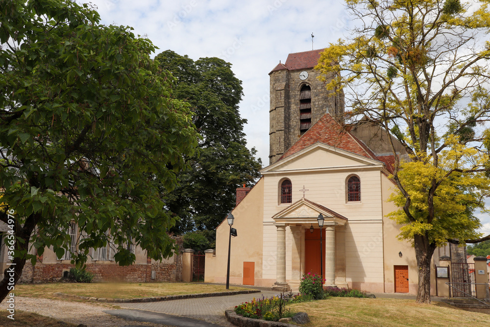 Foto de Ile de France - Seine-et-Marne - Servon - Entrée de l'église ...