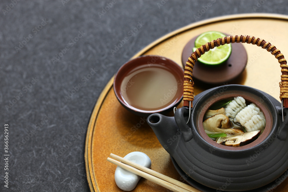 dobin mushi (Japanese cuisine) : steamed matsutake mushroom and pike ...