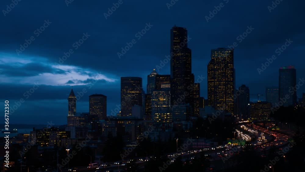 Vídeo do Stock: Seattle Downtown Skyline And Skyscrapers With Cars ...
