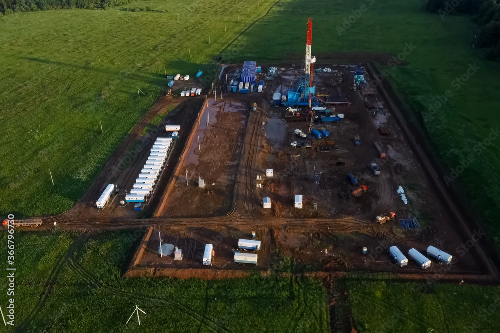 Drilling rig for oil and gas well drilling. Stock Photo | Adobe Stock