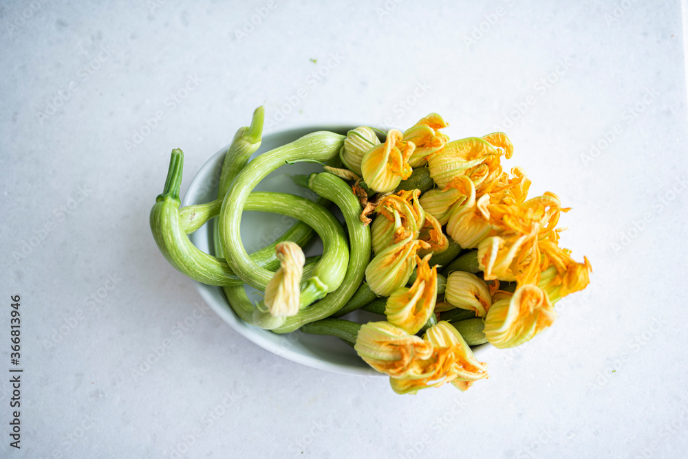 zucchine trombetta con fiore pronte da cuocere Stock Photo | Adobe Stock