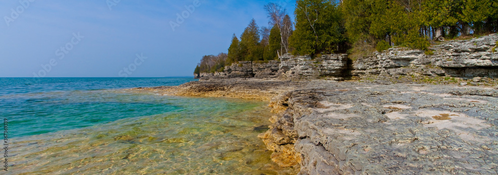 Limestone Ledges and Bluffs Along The Lake Michigan Shoreline at Cave ...