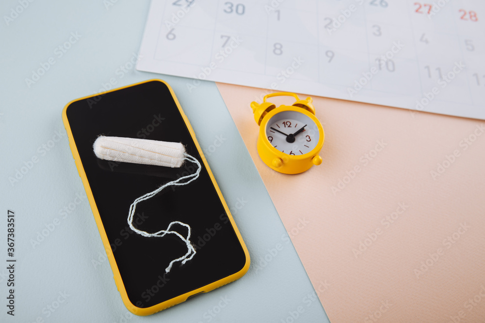 Smartphone to track your menstrual cycle and for marks. PMS and the ...