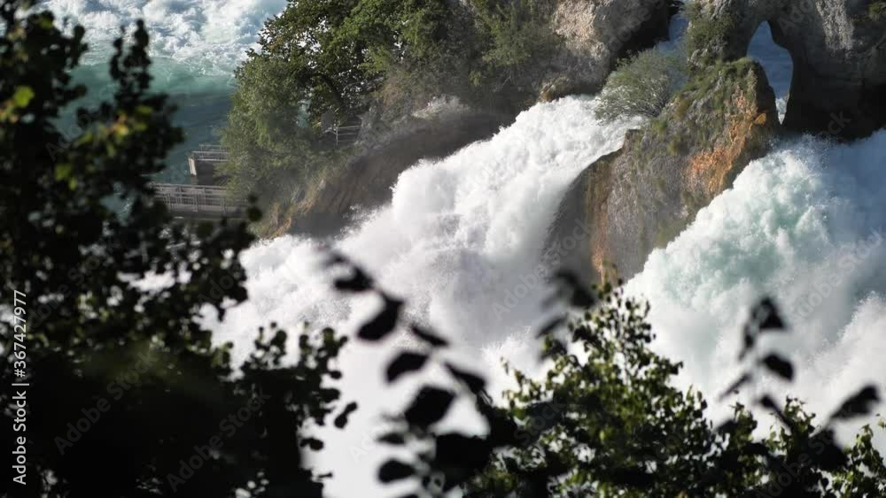 Vidéo Stock Powerful Water Flowing On The Rocks In Rhine Falls From The ...