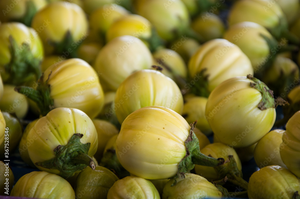 Angivy (aubergines africaines) en vrac dans le marché de Nosy Be ...
