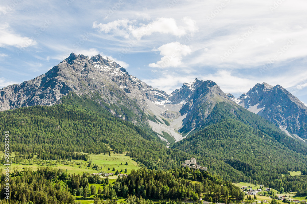 Foto de Scuol, Tarasp, Unterengadin, Bergdorf, Schloss, Fontana ...