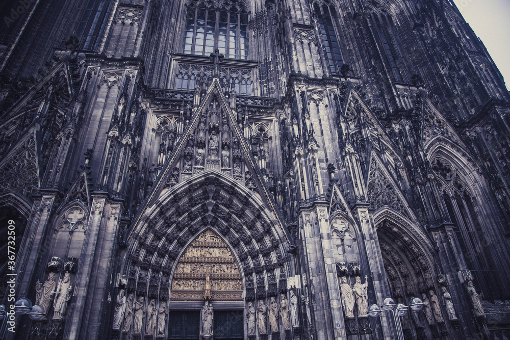 The stunning sculptured exterior of Cologne Cathedral, or also known as ...
