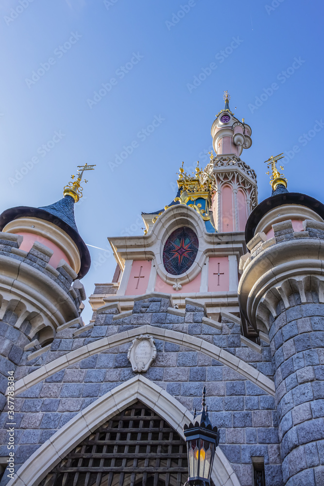 Sleeping Beauty castle in Disneyland Paris (Euro Disney Resort ...
