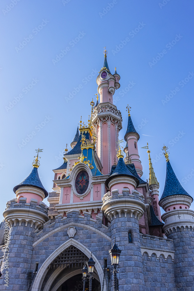 Sleeping Beauty castle in Disneyland Paris (Euro Disney Resort ...