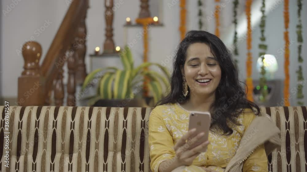 Vidéo Stock Indian girl in Indian ethnic attire, getting ready for ...