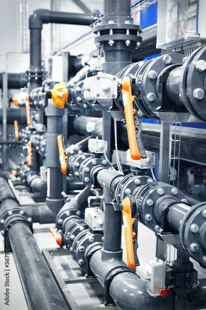 Foto de PVC pipeline an industrial city water treatment boiler room ...