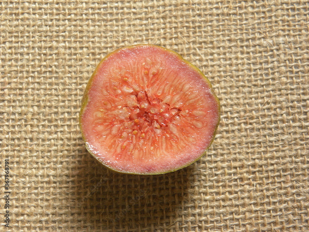 Sliced cut red color ripe Indian fig fruit or Ficus racemosa Stock ...